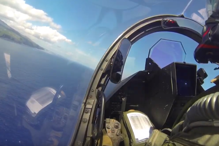 Rafale au dessus de l'île de La Réunion - RAFALE : The omnirole fighter